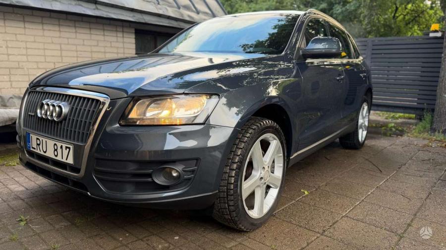 Grey Audi Q5 2008 in Vilnius, with an engine capacity of 2.00 L and mileage of 277 thousand km for 6850 €, photo 1 on AUTOMOTO.COM.LV