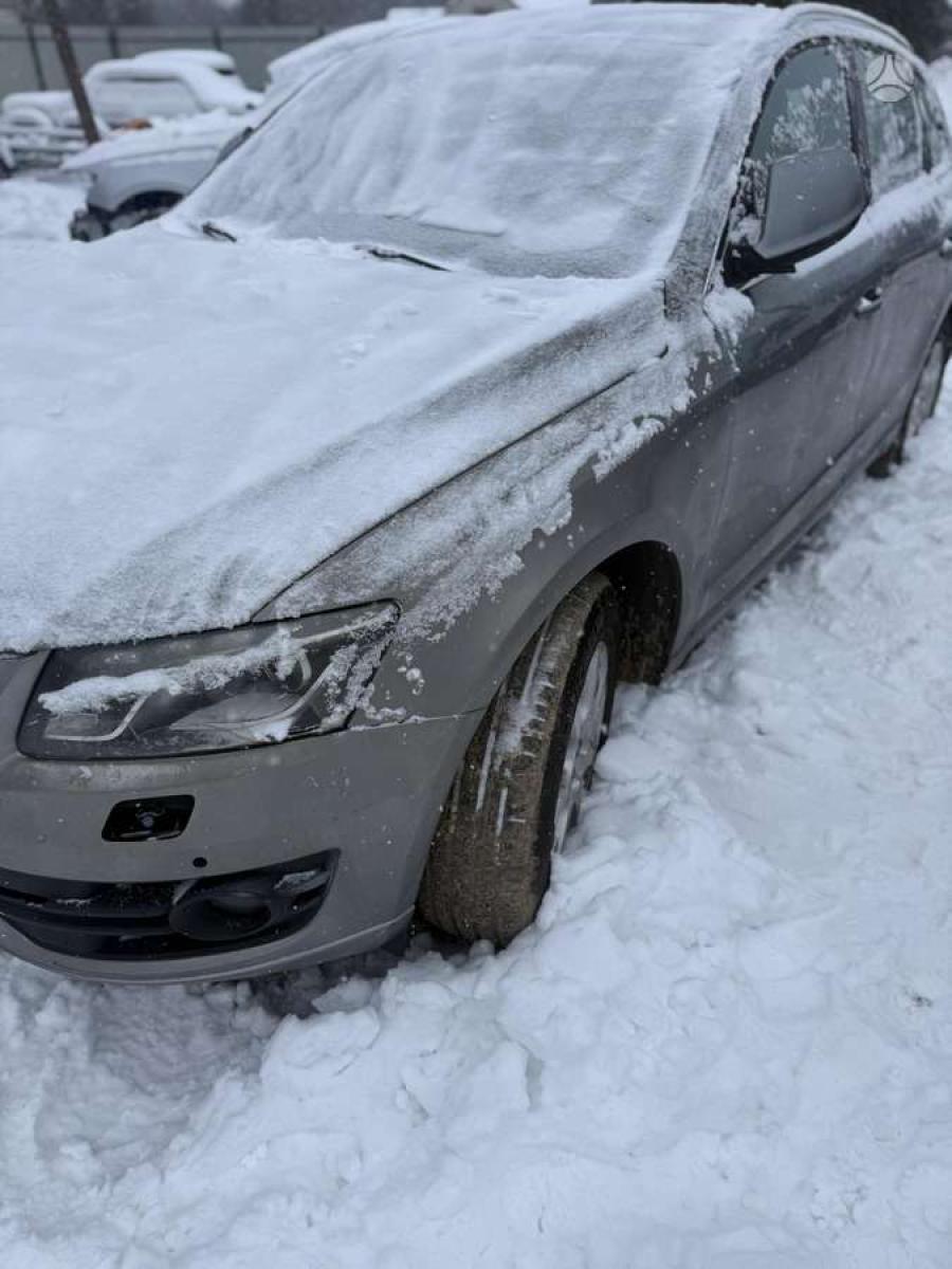 Grey Audi Q5 2009 in Taurage, with an engine capacity of 2.00 L and mileage of 300 thousand km for 3900 €, photo 5 on AUTOMOTO.COM.LV