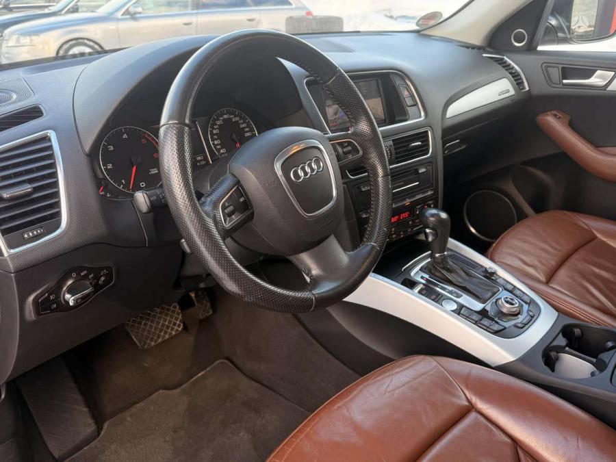 Pelēks Audi Q5 2009 Viļņa, ar dzinēja tilpumu 3.00 L un nobraukumu 258 tūkst. km par 10700 €, foto 11 vietnē AUTOMOTO.COM.LV