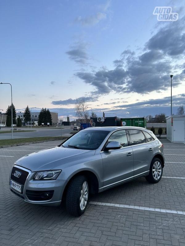 Grey Audi Q5 2010 in Panevezys, with an engine capacity of 2.00 L and mileage of 297 thousand km for 10700 €, photo 3 on AUTOMOTO.COM.LV