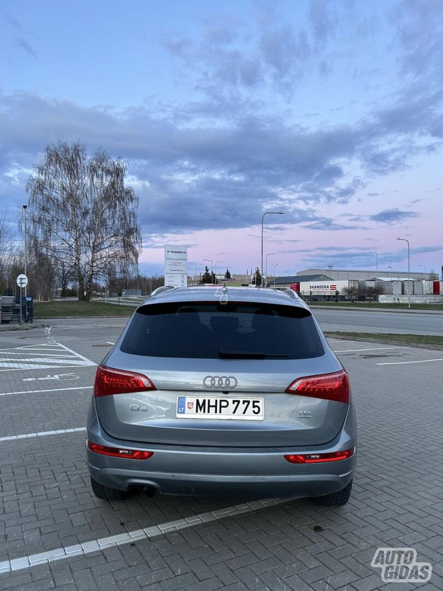 Pelēks Audi Q5 2010 Panevēža, ar dzinēja tilpumu 2.00 L un nobraukumu 297 tūkst. km par 10700 €, foto 6 vietnē AUTOMOTO.COM.LV