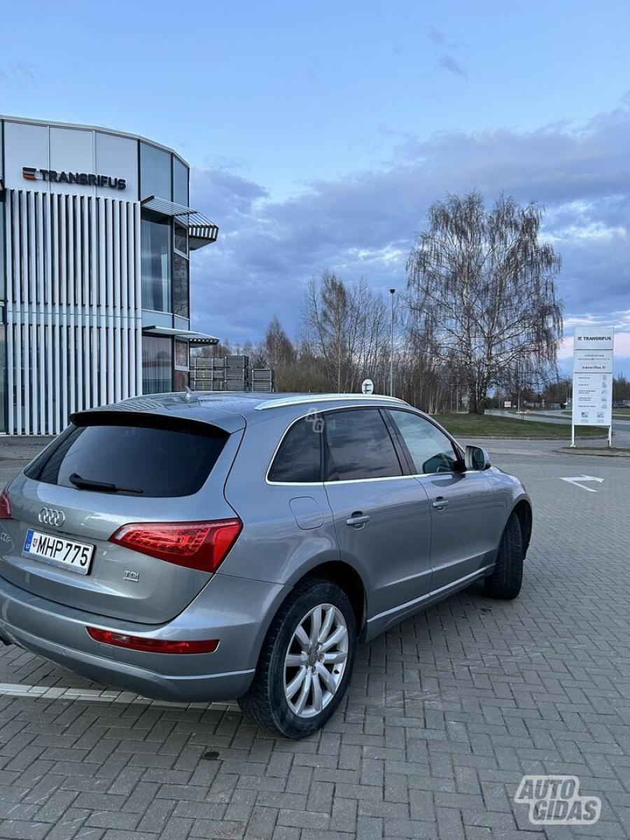 Pelēks Audi Q5 2010 Panevēža, ar dzinēja tilpumu 2.00 L un nobraukumu 297 tūkst. km par 10700 €, foto 7 vietnē AUTOMOTO.COM.LV