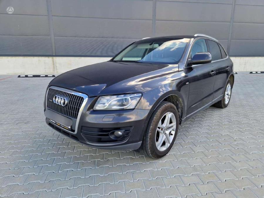 Pelēks Audi Q5 2011 Šauļi, ar dzinēja tilpumu 2.00 L un nobraukumu 380 tūkst. km par 7800 €, foto 1 vietnē AUTOMOTO.COM.LV