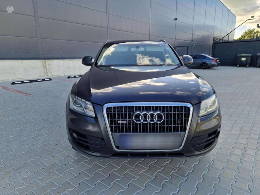 Pelēks Audi Q5 2011 Šauļi, ar dzinēja tilpumu 2.00 L un nobraukumu 380 tūkst. km par 7800 €, foto 2 vietnē AUTOMOTO.COM.LV