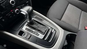 Orange Audi Q5 2012 in Radviliskis, with an engine capacity of 3.00 L and mileage of 329 thousand km for 11250 €, photo 24 on AUTOMOTO.COM.LV