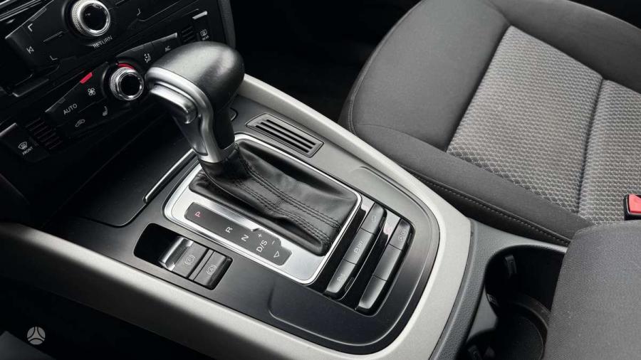 Orange Audi Q5 2012 in Radviliskis, with an engine capacity of 3.00 L and mileage of 329 thousand km for 11250 €, photo 24 on AUTOMOTO.COM.LV