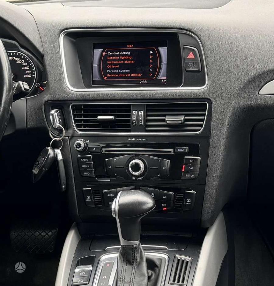 Orange Audi Q5 2012 in Radviliskis, with an engine capacity of 3.00 L and mileage of 329 thousand km for 11250 €, photo 28 on AUTOMOTO.COM.LV