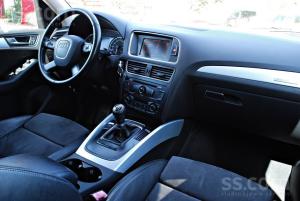 Red Audi Q5 2009 in Tukums, with an engine capacity of 2.00 L and mileage of 216 thousand km for 10500 €, photo 8 on AUTOMOTO.COM.LV