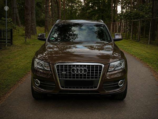 Audi Q5 2011 in Vilnius on AUTOMOTO.COM.LV Red Audi Q5 2011 in Vilnius, with an engine capacity of 1.97 L and mileage of 277 thousand km for 9690 €, photo 4 on AUTOMOTO.COM.LV