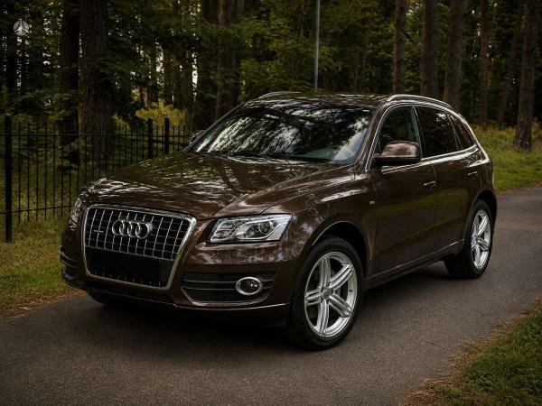 Audi Q5 2011 in Vilnius on AUTOMOTO.COM.LV Red Audi Q5 2011 in Vilnius, with an engine capacity of 1.97 L and mileage of 277 thousand km for 9690 €, photo 5 on AUTOMOTO.COM.LV