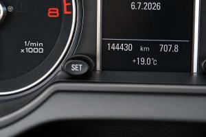 Red Audi Q5 2013 in Vilnius, with an engine capacity of 2.00 L and mileage of 144 thousand km for 13790 €, photo 9 on AUTOMOTO.COM.LV