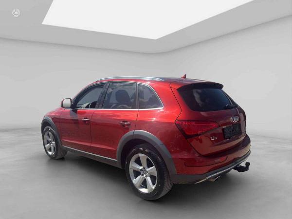 Red Audi Q5 2014 in Kaunas, with an engine capacity of 2.00 L and mileage of 261 thousand km for 13990 €, photo 4 on AUTOMOTO.COM.LV