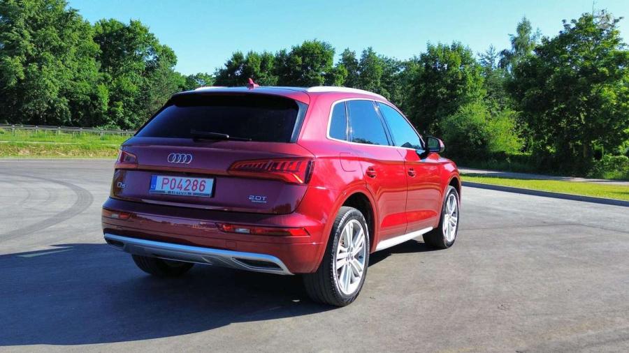 Red Audi Q5 2018 in Kaunas, with an engine capacity of 1.98 L and mileage of 197 thousand km for 18200 €, photo 7 on AUTOMOTO.COM.LV