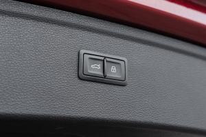 Red Audi Q5 2020 in Marupe, with an engine capacity of 2.00 L and mileage of 103 thousand km for 29100 €, photo 37 on AUTOMOTO.COM.LV