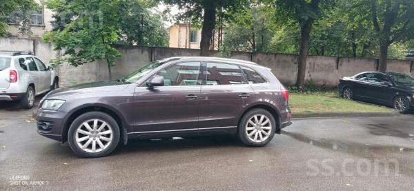 Violet Audi Q5 2008 in Riga, with an engine capacity of 2.00 L and mileage of 291 thousand km for 7900 €, photo 8 on AUTOMOTO.COM.LV