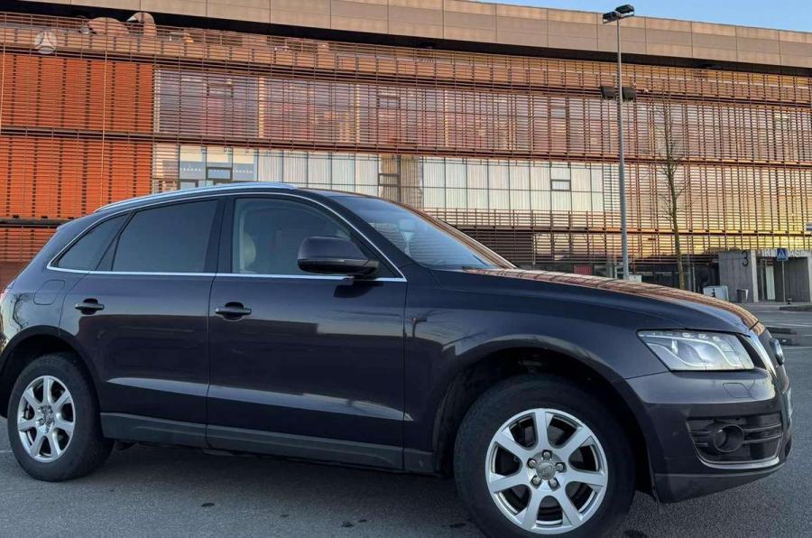 Violet Audi Q5 2009 in Klaipeda, with an engine capacity of 1.98 L and mileage of 261 thousand km for 7500 €, photo 4 on AUTOMOTO.COM.LV