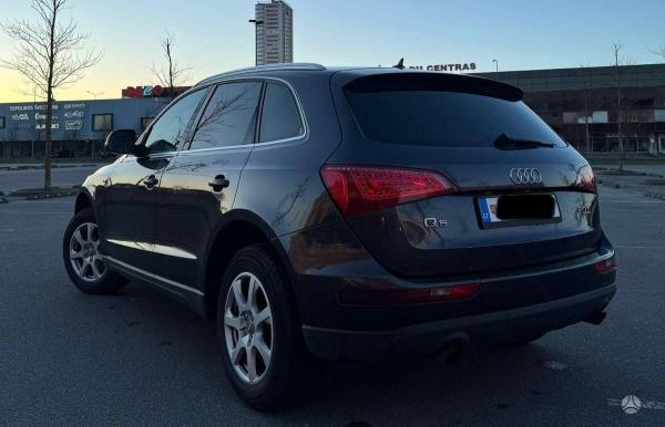 Violet Audi Q5 2009 in Klaipeda, with an engine capacity of 1.98 L and mileage of 261 thousand km for 7500 €, photo 6 on AUTOMOTO.COM.LV