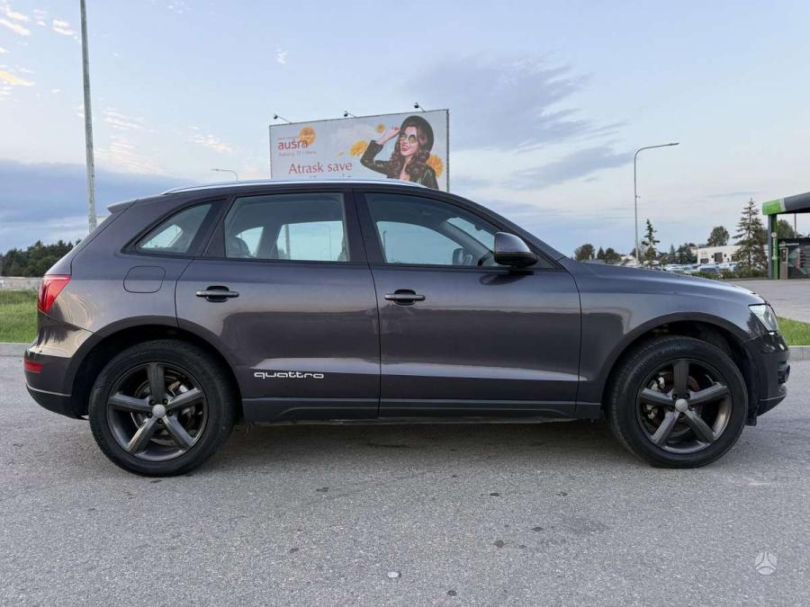 Violets Audi Q5 2009 Utena, ar dzinēja tilpumu 2.00 L un nobraukumu 262 tūkst. km par 7450 €, foto 3 vietnē AUTOMOTO.COM.LV
