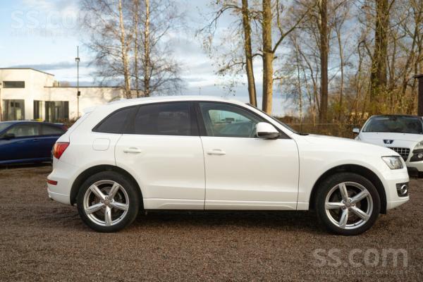 White Audi Q5 2009 in Liepaja, with an engine capacity of 2.00 L and mileage of 276 thousand km for 9500 €, photo 9 on AUTOMOTO.COM.LV