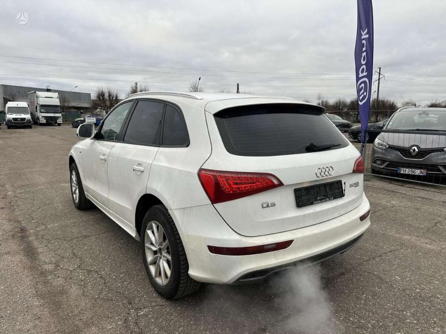 White Audi Q5 2009 in Marijampole, with an engine capacity of 1.97 L and mileage of 348 thousand km for 4650 €, photo 5 on AUTOMOTO.COM.LV