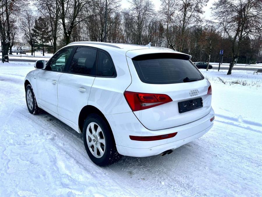 White Audi Q5 2009 in Kaunas, with an engine capacity of 2.00 L and mileage of 215 thousand km for 7599 €, photo 5 on AUTOMOTO.COM.LV