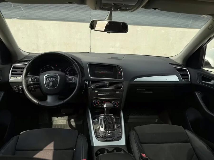 Balts Audi Q5 2009 Rīga, ar dzinēja tilpumu 3.00 L un nobraukumu 293 tūkst. km par 7900 €, foto 8 vietnē AUTOMOTO.COM.LV
