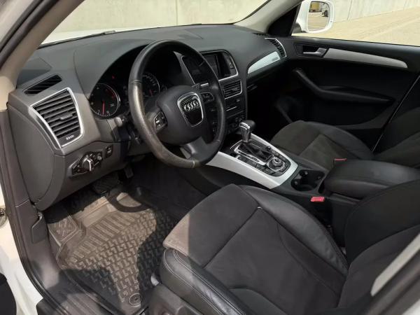 White Audi Q5 2009 in Riga, with an engine capacity of 3.00 L and mileage of 293 thousand km for 7900 €, photo 8 on AUTOMOTO.COM.LV