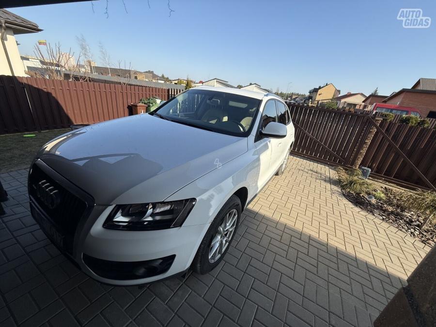 Balts Audi Q5 2009 Panevēža, ar dzinēja tilpumu 2.00 L un nobraukumu 270 tūkst. km par 8300 €, foto 3 vietnē AUTOMOTO.COM.LV