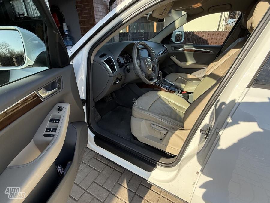 Balts Audi Q5 2009 Panevēža, ar dzinēja tilpumu 2.00 L un nobraukumu 270 tūkst. km par 8300 €, foto 6 vietnē AUTOMOTO.COM.LV