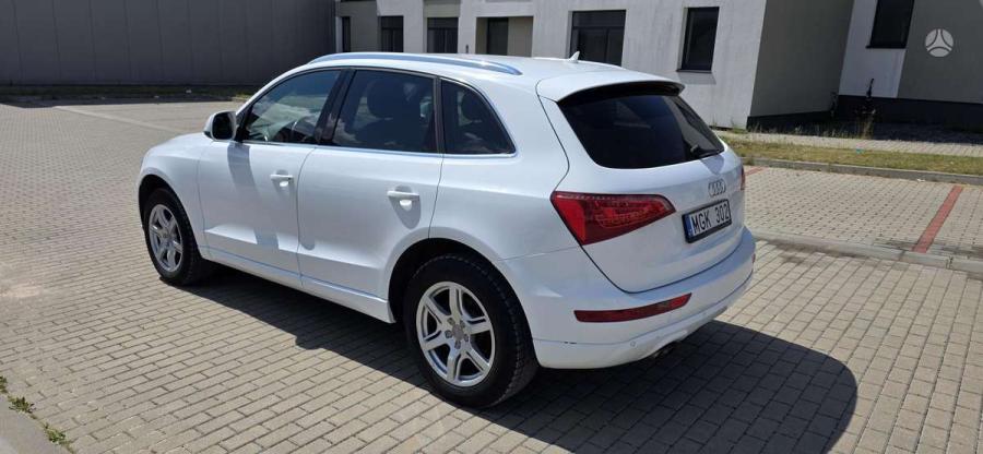 White Audi Q5 2009 in Vilnius, with an engine capacity of 1.97 L and mileage of 298 thousand km for 5950 €, photo 6 on AUTOMOTO.COM.LV