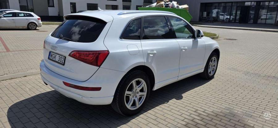 White Audi Q5 2009 in Vilnius, with an engine capacity of 1.97 L and mileage of 298 thousand km for 5950 €, photo 7 on AUTOMOTO.COM.LV