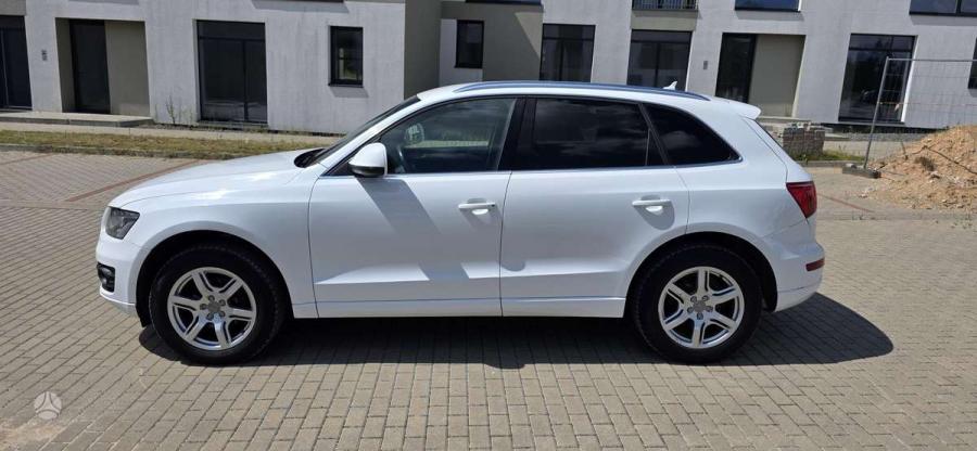 White Audi Q5 2009 in Vilnius, with an engine capacity of 1.97 L and mileage of 298 thousand km for 5950 €, photo 8 on AUTOMOTO.COM.LV