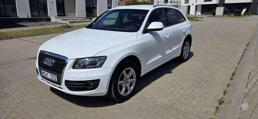 White Audi Q5 2009 in Vilnius, with an engine capacity of 1.97 L and mileage of 298 thousand km for 5950 €, photo 9 on AUTOMOTO.COM.LV