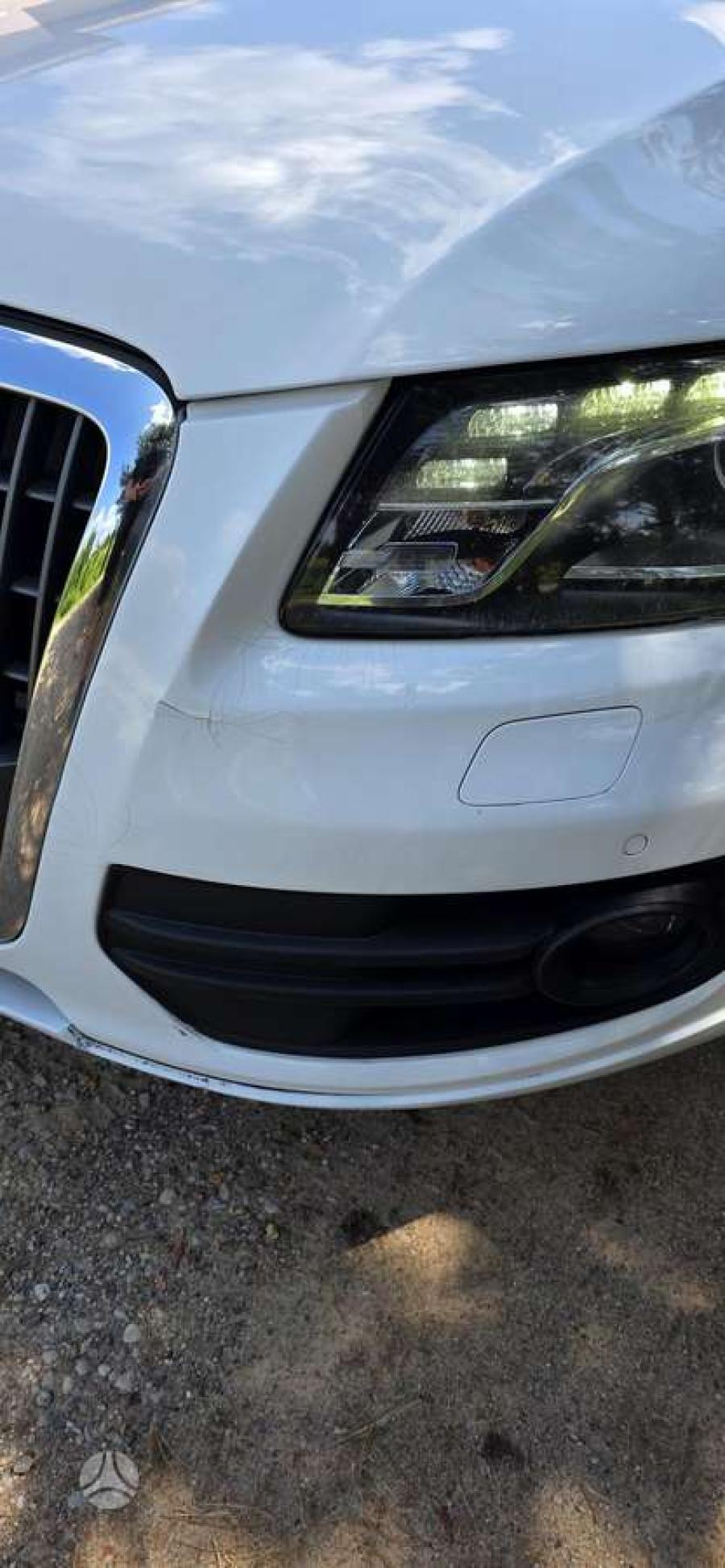 White Audi Q5 2009 in Vilnius, with an engine capacity of 1.97 L and mileage of 298 thousand km for 5950 €, photo 12 on AUTOMOTO.COM.LV
