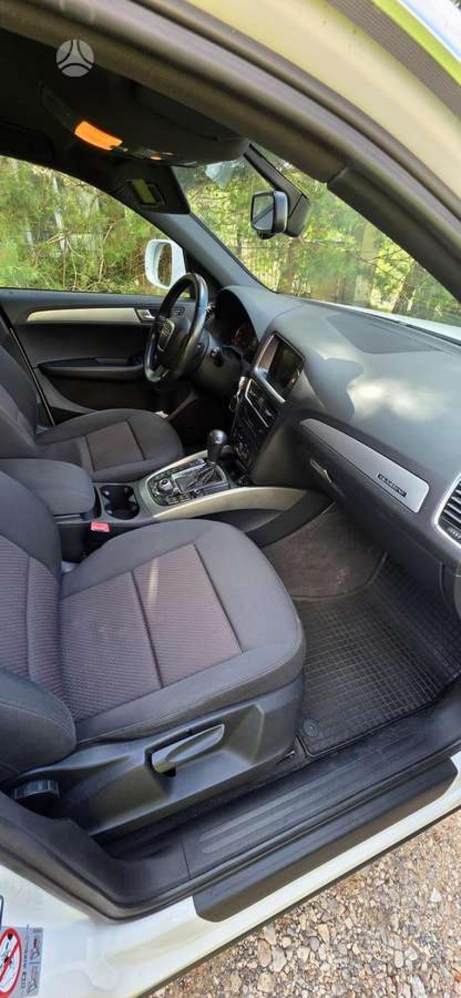 White Audi Q5 2009 in Vilnius, with an engine capacity of 1.97 L and mileage of 298 thousand km for 5950 €, photo 14 on AUTOMOTO.COM.LV