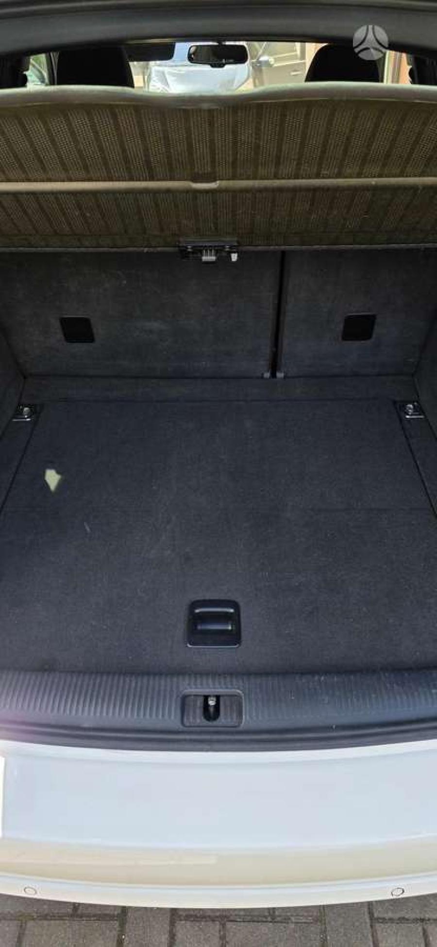 White Audi Q5 2009 in Vilnius, with an engine capacity of 1.97 L and mileage of 298 thousand km for 5950 €, photo 18 on AUTOMOTO.COM.LV