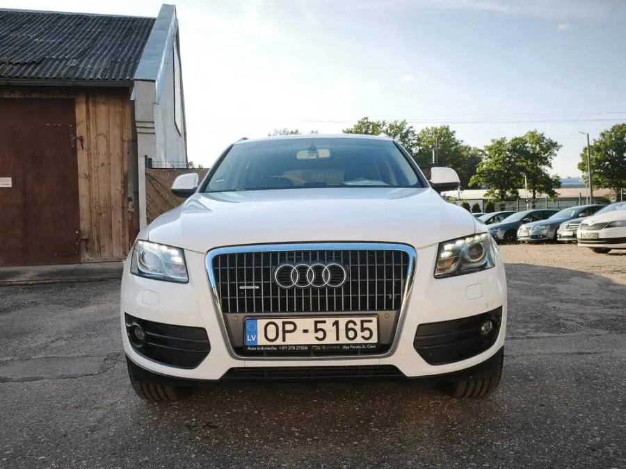 White Audi Q5 2009 in Cesis, with an engine capacity of 2.00 L and mileage of 266 thousand km for 7750 €, photo 3 on AUTOMOTO.COM.LV