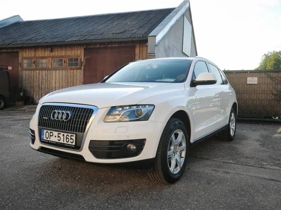 White Audi Q5 2009 in Cesis, with an engine capacity of 2.00 L and mileage of 266 thousand km for 7750 €, photo 4 on AUTOMOTO.COM.LV