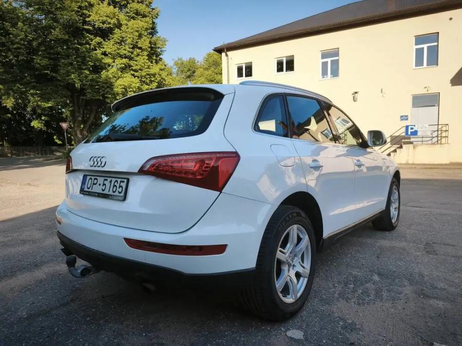 White Audi Q5 2009 in Cesis, with an engine capacity of 2.00 L and mileage of 266 thousand km for 7750 €, photo 7 on AUTOMOTO.COM.LV