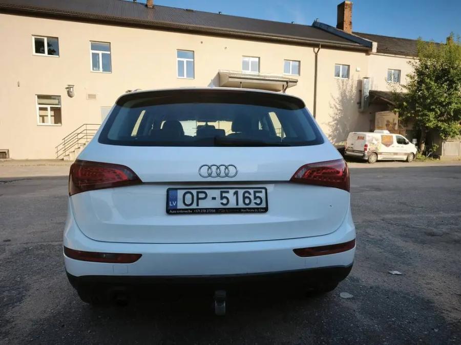 White Audi Q5 2009 in Cesis, with an engine capacity of 2.00 L and mileage of 266 thousand km for 7750 €, photo 8 on AUTOMOTO.COM.LV