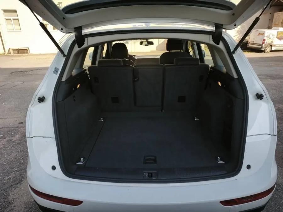 White Audi Q5 2009 in Cesis, with an engine capacity of 2.00 L and mileage of 266 thousand km for 7750 €, photo 10 on AUTOMOTO.COM.LV