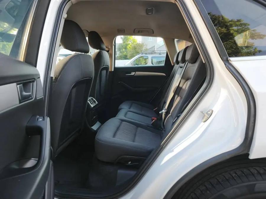 White Audi Q5 2009 in Cesis, with an engine capacity of 2.00 L and mileage of 266 thousand km for 7750 €, photo 12 on AUTOMOTO.COM.LV