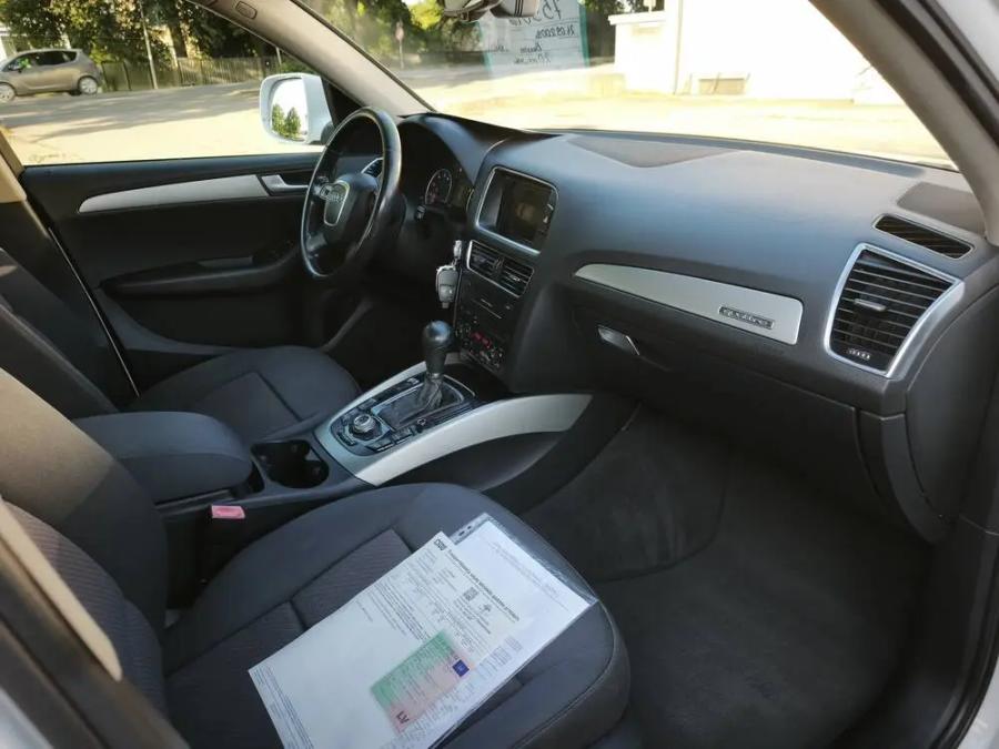 White Audi Q5 2009 in Cesis, with an engine capacity of 2.00 L and mileage of 266 thousand km for 7750 €, photo 17 on AUTOMOTO.COM.LV