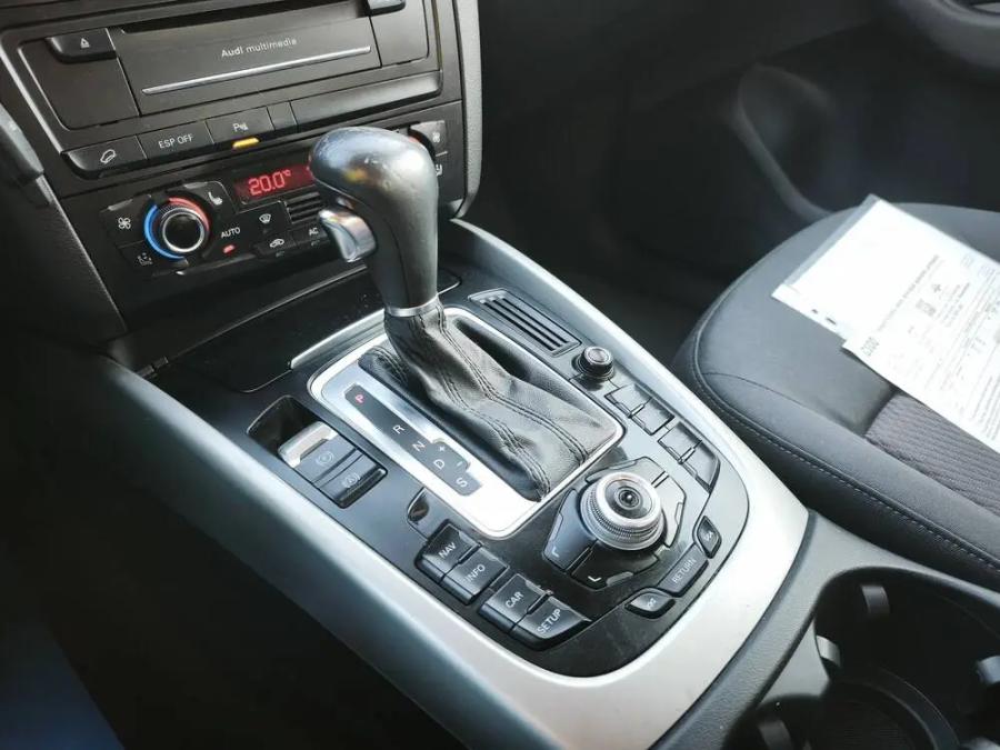 White Audi Q5 2009 in Cesis, with an engine capacity of 2.00 L and mileage of 266 thousand km for 7750 €, photo 22 on AUTOMOTO.COM.LV