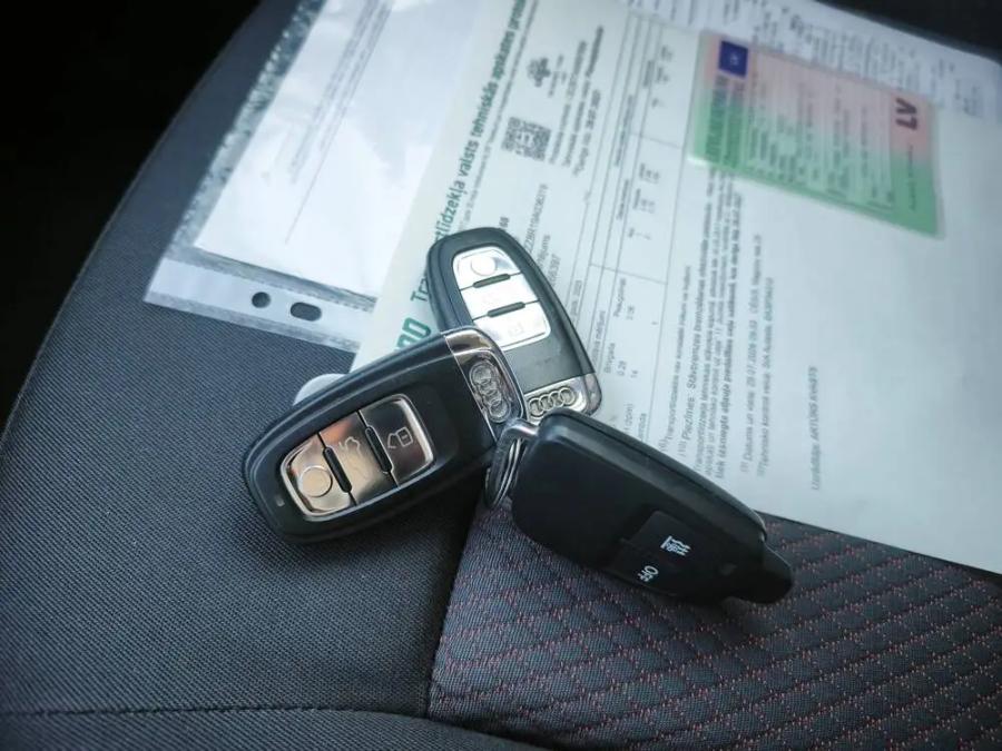 White Audi Q5 2009 in Cesis, with an engine capacity of 2.00 L and mileage of 266 thousand km for 7750 €, photo 27 on AUTOMOTO.COM.LV