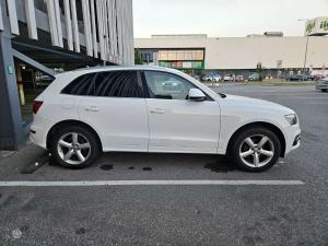 White Audi Q5 2009 in Vilnius, with an engine capacity of 1.97 L and mileage of 292 thousand km for 6900 €, photo 5 on AUTOMOTO.COM.LV