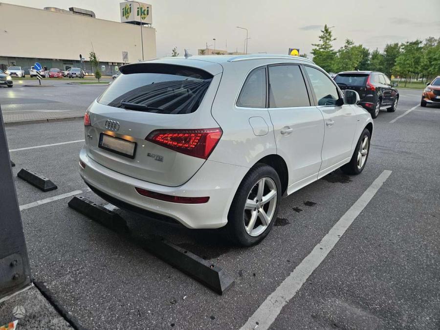 White Audi Q5 2009 in Vilnius, with an engine capacity of 1.97 L and mileage of 292 thousand km for 6900 €, photo 7 on AUTOMOTO.COM.LV