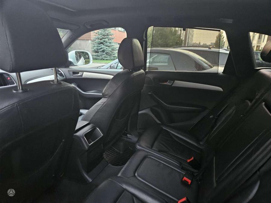White Audi Q5 2009 in Vilnius, with an engine capacity of 1.97 L and mileage of 292 thousand km for 6900 €, photo 11 on AUTOMOTO.COM.LV