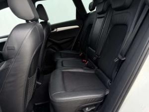 White Audi Q5 2009 in Vilnius, with an engine capacity of 1.97 L and mileage of 303 thousand km for 6900 €, photo 12 on AUTOMOTO.COM.LV