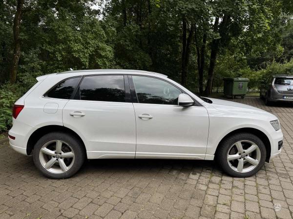 White Audi Q5 2009 in Vilnius, with an engine capacity of 2.97 L and mileage of 272 thousand km for 6999 €, photo 4 on AUTOMOTO.COM.LV